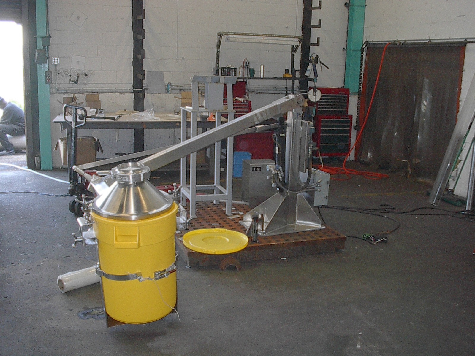 10394220 - Material Handling/Drum Dumpers